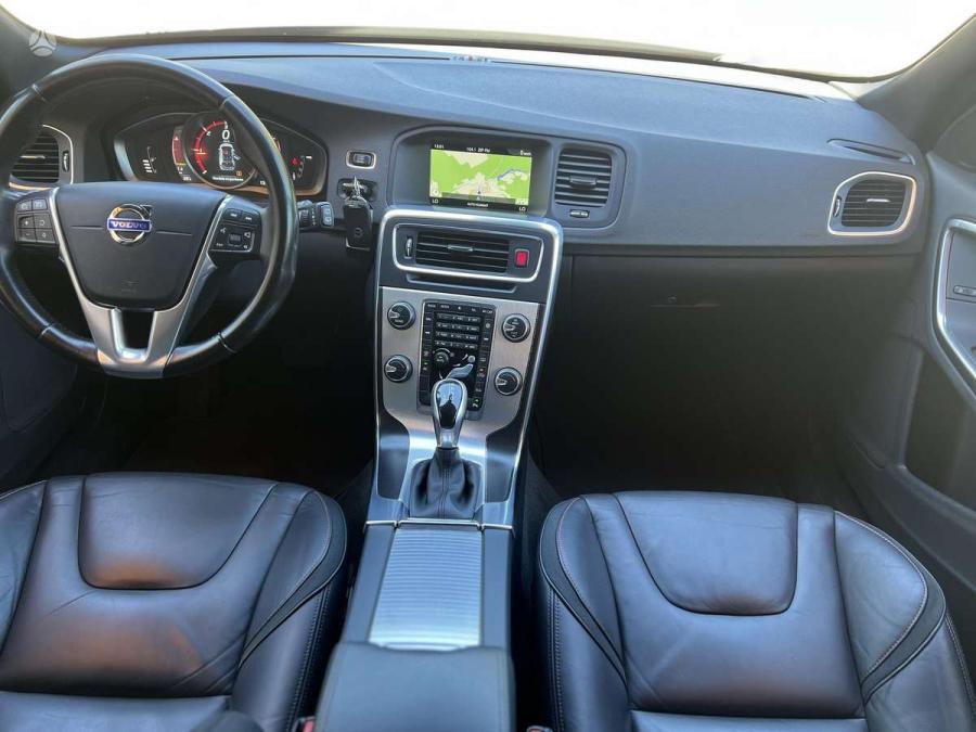 Blue Volvo V60 2015 in Kazlu Ruda, with an engine capacity of 1.97 L and mileage of 226 thousand km for 7500 €, photo 15 on AUTOMOTO.COM.LV