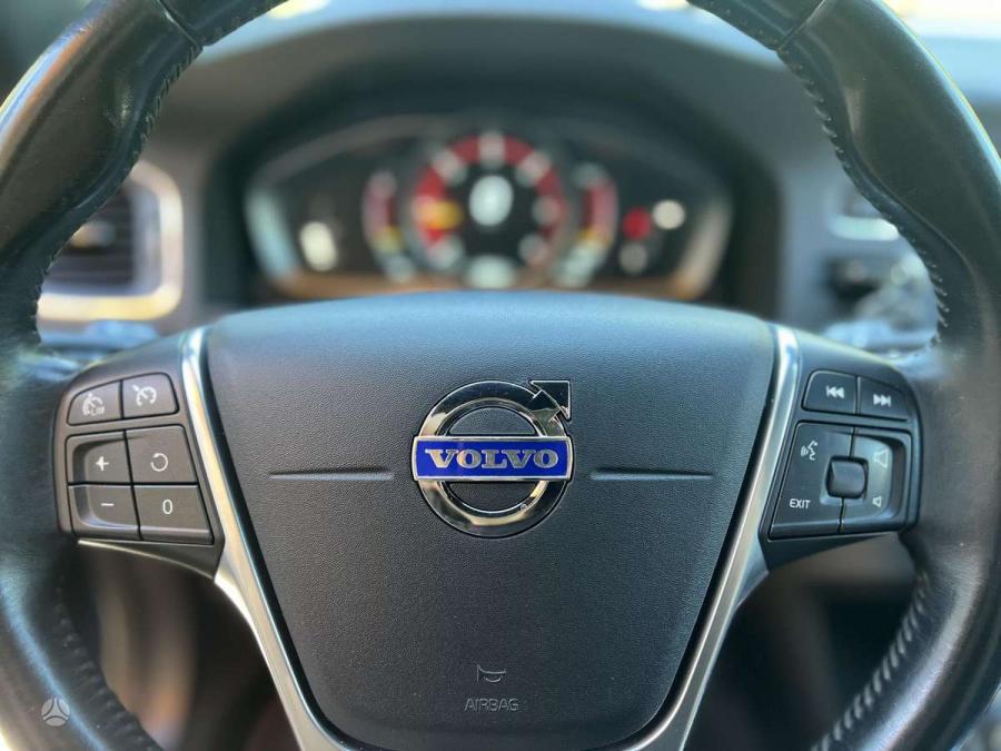 Blue Volvo V60 2015 in Kazlu Ruda, with an engine capacity of 1.97 L and mileage of 226 thousand km for 7500 €, photo 16 on AUTOMOTO.COM.LV