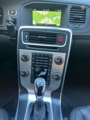 Blue Volvo V60 2015 in Kazlu Ruda, with an engine capacity of 1.97 L and mileage of 226 thousand km for 7500 €, photo 18 on AUTOMOTO.COM.LV