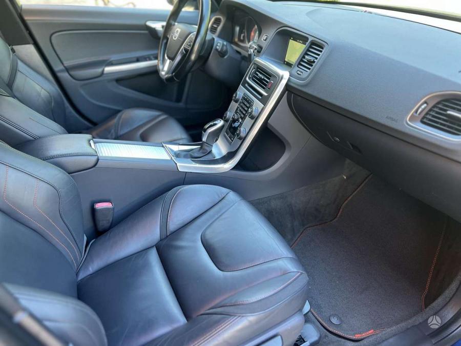 Blue Volvo V60 2015 in Kazlu Ruda, with an engine capacity of 1.97 L and mileage of 226 thousand km for 7500 €, photo 20 on AUTOMOTO.COM.LV