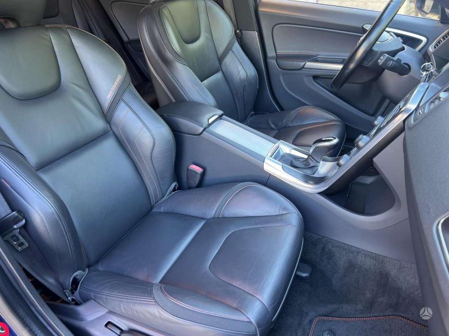 Blue Volvo V60 2015 in Kazlu Ruda, with an engine capacity of 1.97 L and mileage of 226 thousand km for 7500 €, photo 21 on AUTOMOTO.COM.LV