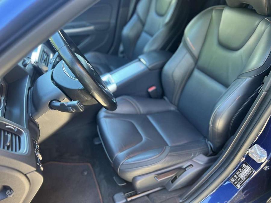 Blue Volvo V60 2015 in Kazlu Ruda, with an engine capacity of 1.97 L and mileage of 226 thousand km for 7500 €, photo 26 on AUTOMOTO.COM.LV