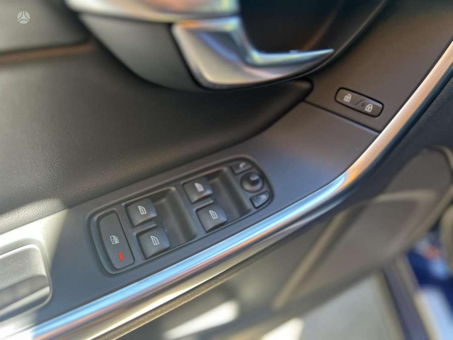 Blue Volvo V60 2015 in Kazlu Ruda, with an engine capacity of 1.97 L and mileage of 226 thousand km for 7500 €, photo 28 on AUTOMOTO.COM.LV