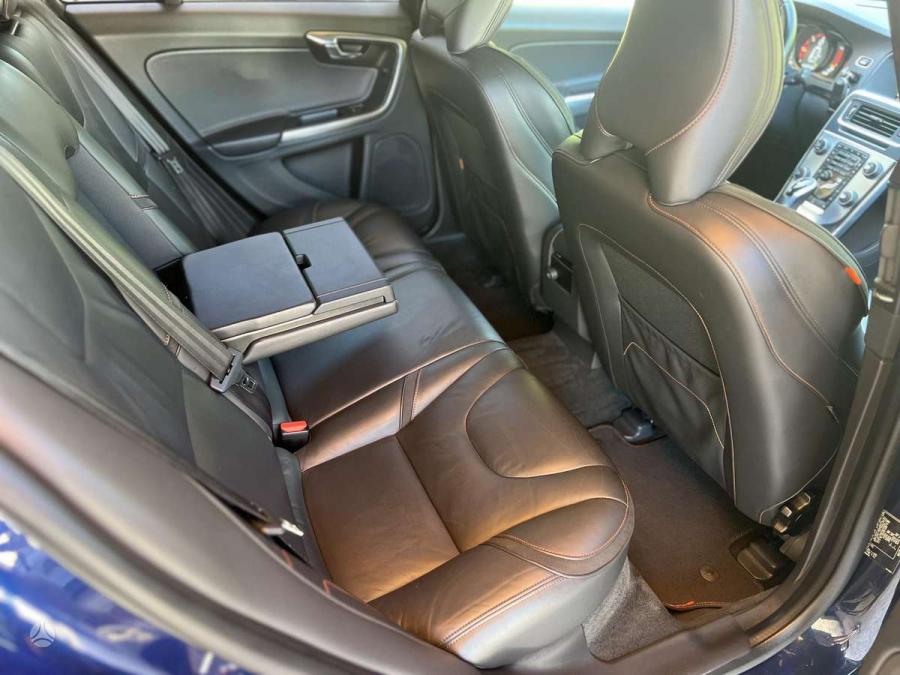 Blue Volvo V60 2015 in Kazlu Ruda, with an engine capacity of 1.97 L and mileage of 226 thousand km for 7500 €, photo 29 on AUTOMOTO.COM.LV