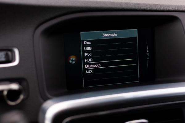 Blue Volvo V60 2015 in Riga, with an engine capacity of 2.00 L and mileage of 260 thousand km for 7495 €, photo 10 on AUTOMOTO.COM.LV