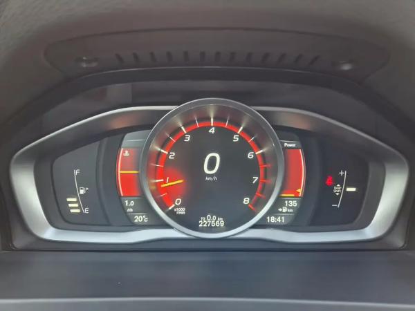 Синий Вольво B60 2015 в Елгава, объемом двигателя 1.60 л и пробегом 228 тыс. км за 9300 €, фото 10 на AUTOMOTO.COM.LV