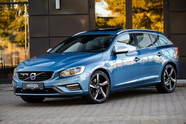 Zils Volvo V60 2015 Jelgava, ar dzinēja tilpumu 2.40 L un nobraukumu 211 tūkst. km par 12200 €, foto 2 vietnē AUTOMOTO.COM.LV