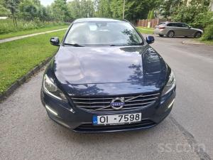 Blue Volvo V60 2015 in Riga, with an engine capacity of 2.00 L and mileage of 246 thousand km for 6300 €, photo 3 on AUTOMOTO.COM.LV