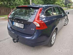 Blue Volvo V60 2015 in Riga, with an engine capacity of 2.00 L and mileage of 246 thousand km for 6300 €, photo 5 on AUTOMOTO.COM.LV
