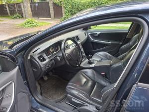 Blue Volvo V60 2015 in Riga, with an engine capacity of 2.00 L and mileage of 246 thousand km for 6300 €, photo 7 on AUTOMOTO.COM.LV