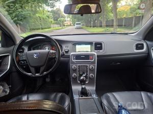Blue Volvo V60 2015 in Riga, with an engine capacity of 2.00 L and mileage of 246 thousand km for 6300 €, photo 8 on AUTOMOTO.COM.LV
