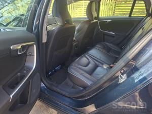 Blue Volvo V60 2015 in Riga, with an engine capacity of 2.00 L and mileage of 246 thousand km for 6300 €, photo 10 on AUTOMOTO.COM.LV