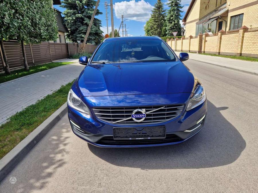 Blue Volvo V60 2015 in Kaunas, with an engine capacity of 1.97 L and mileage of 294 thousand km for 6350 €, photo 3 on AUTOMOTO.COM.LV