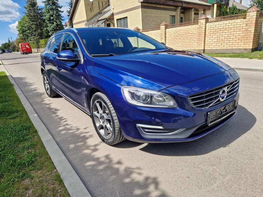 Blue Volvo V60 2015 in Kaunas, with an engine capacity of 1.97 L and mileage of 294 thousand km for 6350 €, photo 4 on AUTOMOTO.COM.LV