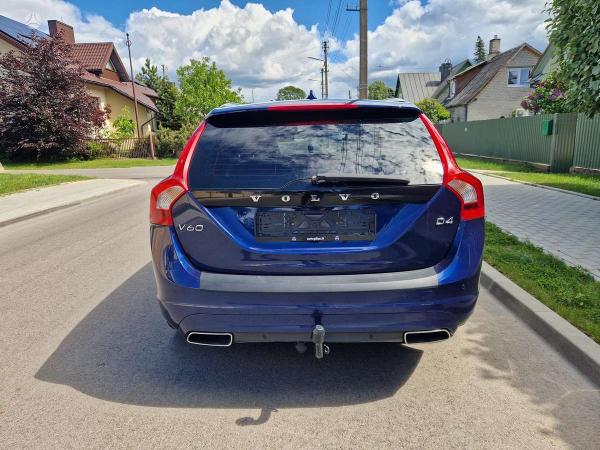 Blue Volvo V60 2015 in Kaunas, with an engine capacity of 1.97 L and mileage of 294 thousand km for 6350 €, photo 6 on AUTOMOTO.COM.LV