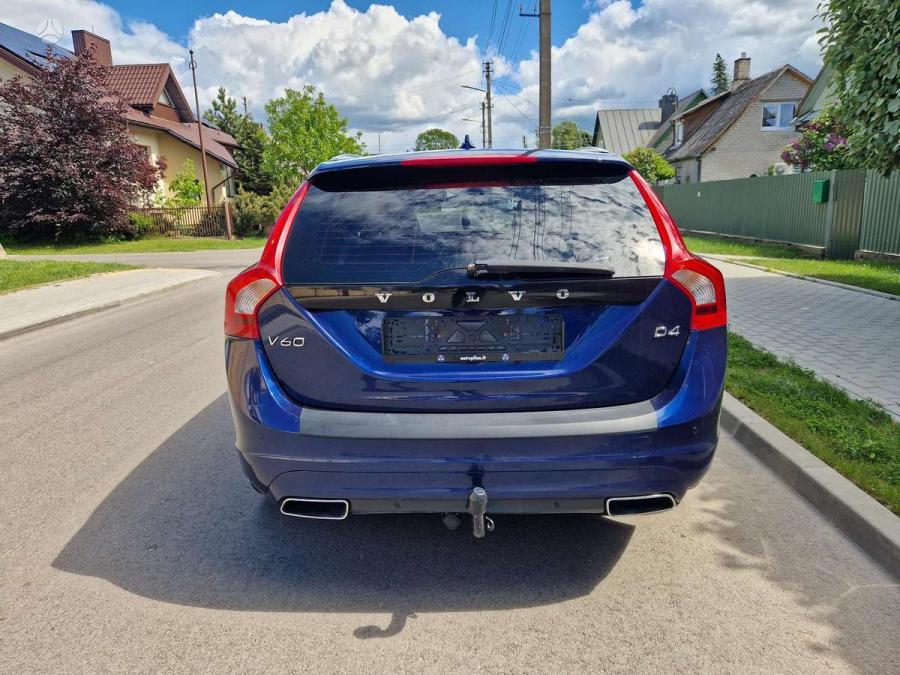Blue Volvo V60 2015 in Kaunas, with an engine capacity of 1.97 L and mileage of 294 thousand km for 6350 €, photo 7 on AUTOMOTO.COM.LV