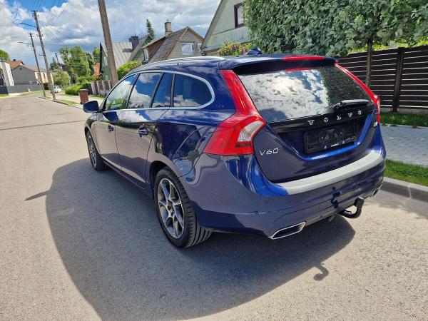 Blue Volvo V60 2015 in Kaunas, with an engine capacity of 1.97 L and mileage of 294 thousand km for 6350 €, photo 7 on AUTOMOTO.COM.LV