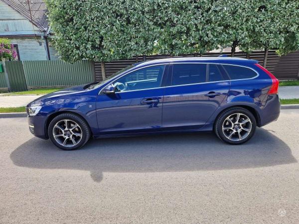 Blue Volvo V60 2015 in Kaunas, with an engine capacity of 1.97 L and mileage of 294 thousand km for 6350 €, photo 8 on AUTOMOTO.COM.LV