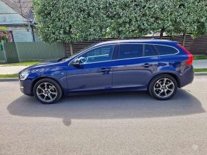 Blue Volvo V60 2015 in Kaunas, with an engine capacity of 1.97 L and mileage of 294 thousand km for 6350 €, photo 9 on AUTOMOTO.COM.LV