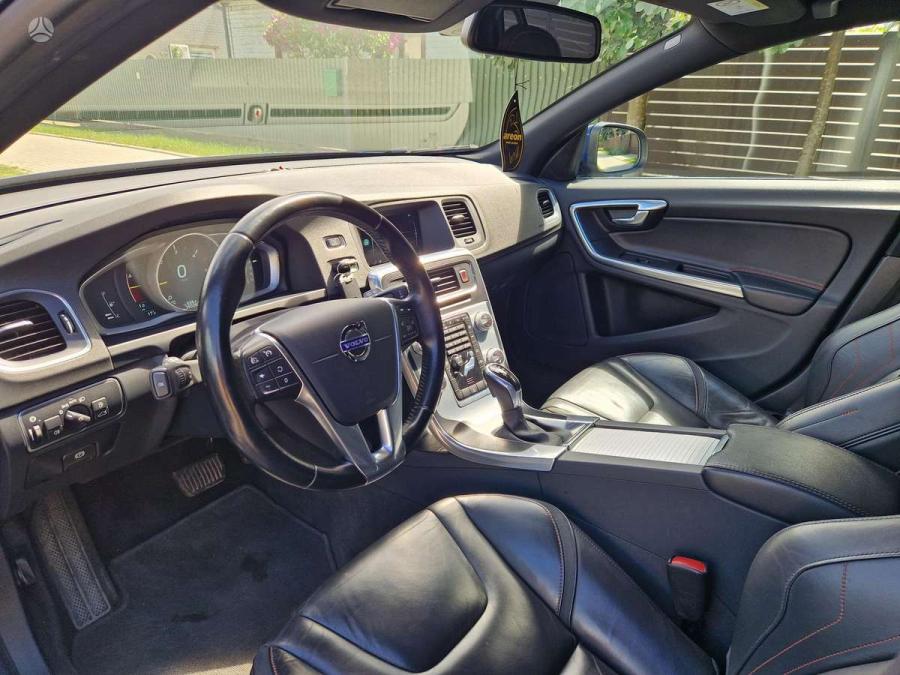Blue Volvo V60 2015 in Kaunas, with an engine capacity of 1.97 L and mileage of 294 thousand km for 6350 €, photo 15 on AUTOMOTO.COM.LV