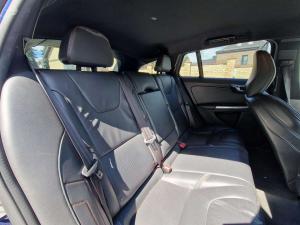 Blue Volvo V60 2015 in Kaunas, with an engine capacity of 1.97 L and mileage of 294 thousand km for 6350 €, photo 19 on AUTOMOTO.COM.LV