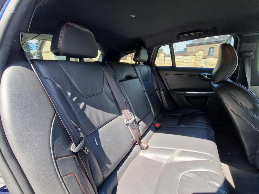 Blue Volvo V60 2015 in Kaunas, with an engine capacity of 1.97 L and mileage of 294 thousand km for 6350 €, photo 19 on AUTOMOTO.COM.LV