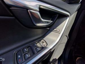 Blue Volvo V60 2015 in Kaunas, with an engine capacity of 1.97 L and mileage of 294 thousand km for 6350 €, photo 24 on AUTOMOTO.COM.LV