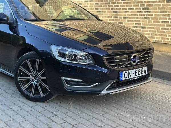 Zils Volvo V60 2015 Tukums, ar dzinēja tilpumu 2.40 L un nobraukumu 200 tūkst. km par 11450 €, foto 2 vietnē AUTOMOTO.COM.LV