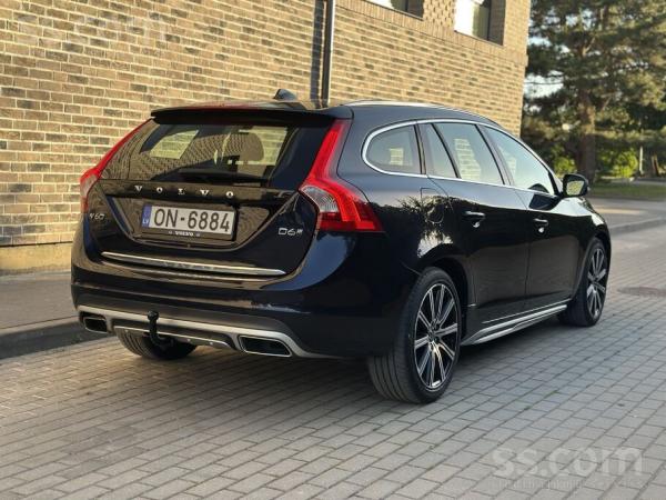 Zils Volvo V60 2015 Tukums, ar dzinēja tilpumu 2.40 L un nobraukumu 200 tūkst. km par 11450 €, foto 5 vietnē AUTOMOTO.COM.LV