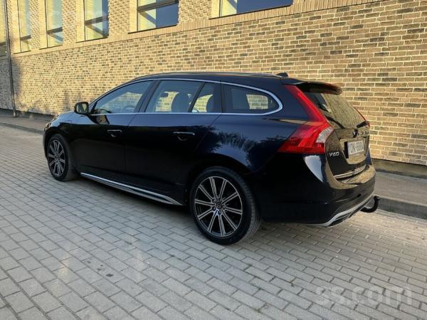 Zils Volvo V60 2015 Tukums, ar dzinēja tilpumu 2.40 L un nobraukumu 200 tūkst. km par 11450 €, foto 8 vietnē AUTOMOTO.COM.LV
