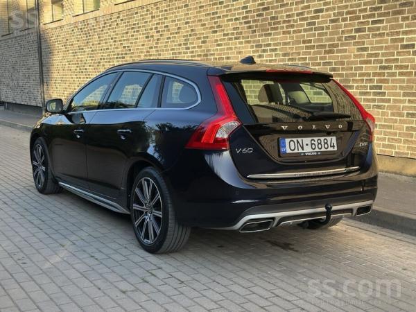 Zils Volvo V60 2015 Tukums, ar dzinēja tilpumu 2.40 L un nobraukumu 200 tūkst. km par 11450 €, foto 9 vietnē AUTOMOTO.COM.LV
