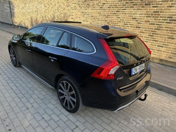 Zils Volvo V60 2015 Tukums, ar dzinēja tilpumu 2.40 L un nobraukumu 200 tūkst. km par 11450 €, foto 10 vietnē AUTOMOTO.COM.LV