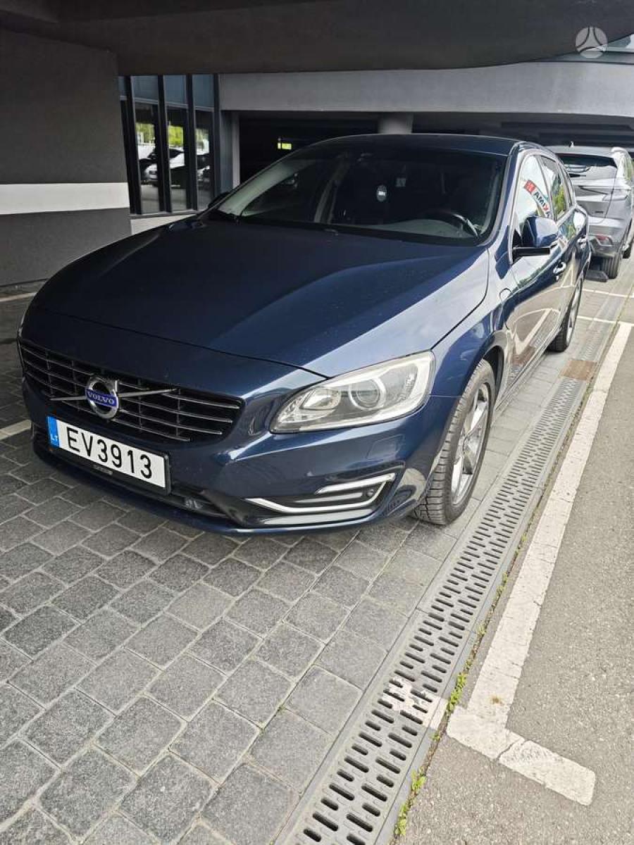 Zils Volvo V60 2015 Kauņa, ar dzinēja tilpumu 2.40 L un nobraukumu 300 tūkst. km par 6500 €, foto 1 vietnē AUTOMOTO.COM.LV