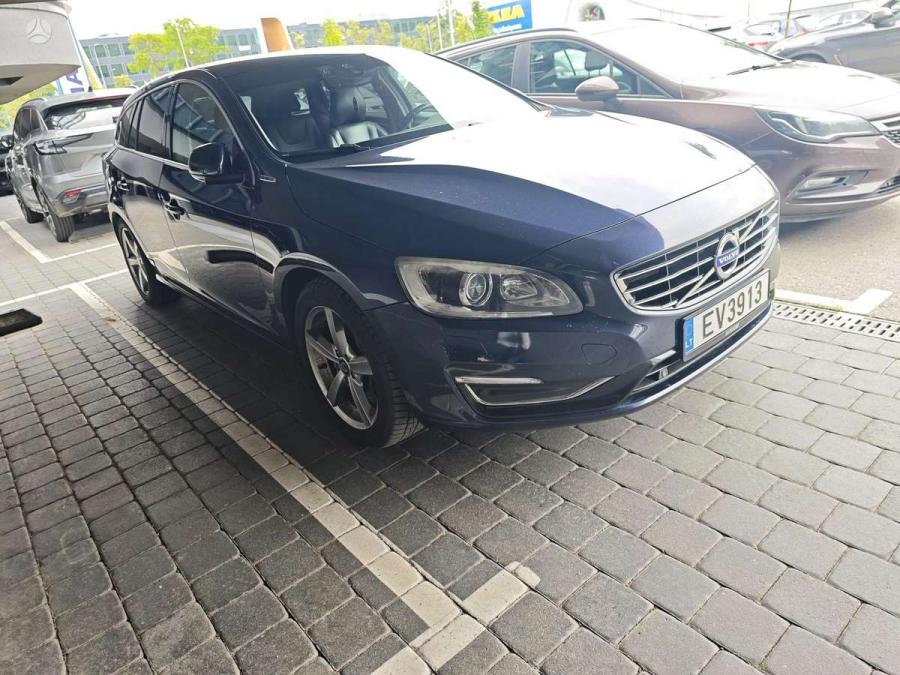 Zils Volvo V60 2015 Kauņa, ar dzinēja tilpumu 2.40 L un nobraukumu 300 tūkst. km par 6500 €, foto 4 vietnē AUTOMOTO.COM.LV