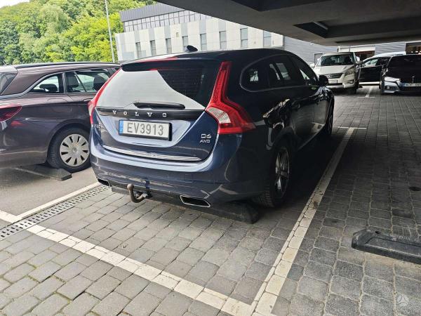Blue Volvo V60 2015 in Kaunas, with an engine capacity of 2.40 L and mileage of 300 thousand km for 6500 €, photo 5 on AUTOMOTO.COM.LV