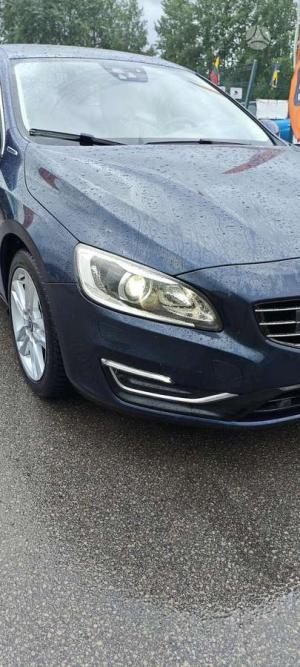 Blue Volvo V60 2015 in Kaunas, with an engine capacity of 2.40 L and mileage of 246 thousand km for 6399 €, photo 6 on AUTOMOTO.COM.LV