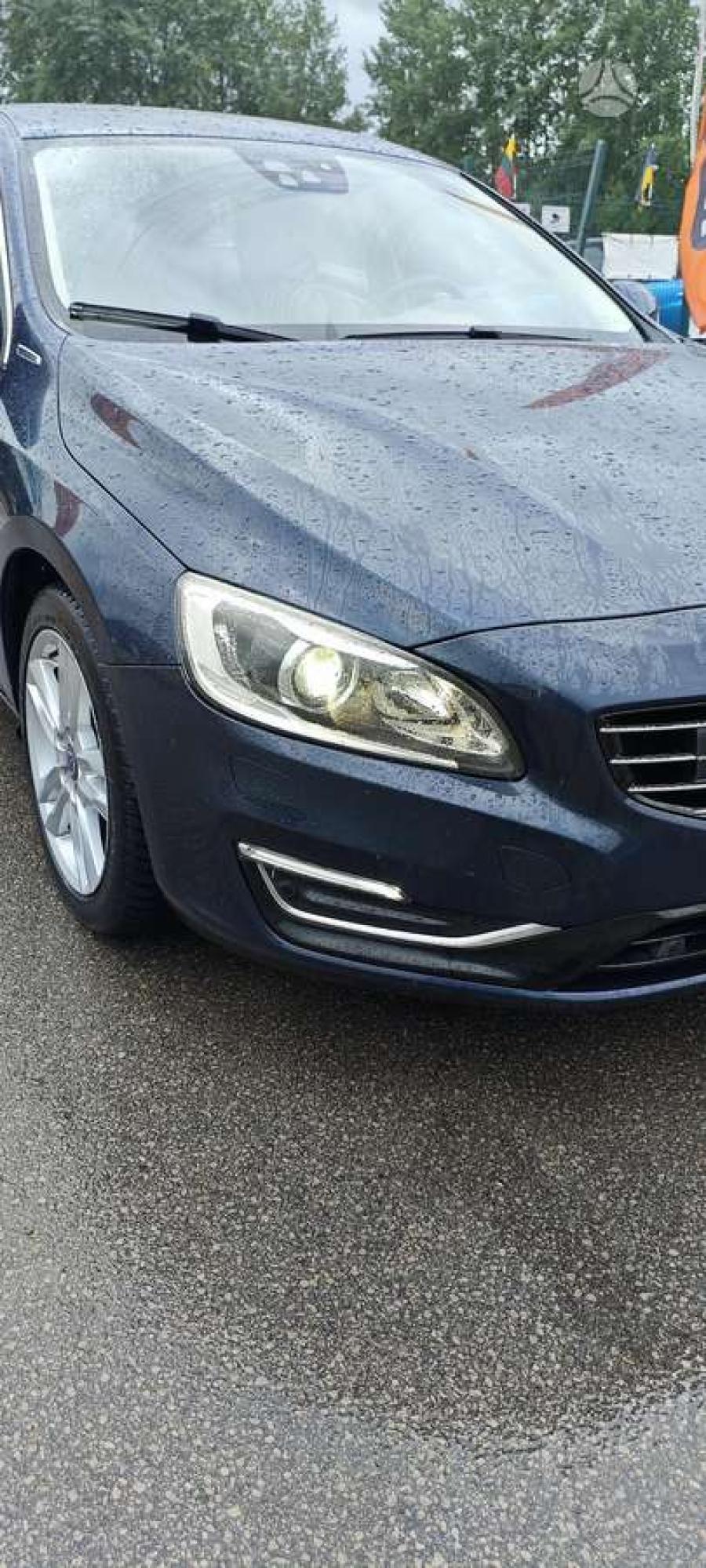Blue Volvo V60 2015 in Kaunas, with an engine capacity of 2.40 L and mileage of 246 thousand km for 6399 €, photo 6 on AUTOMOTO.COM.LV