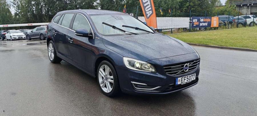 Blue Volvo V60 2015 in Kaunas, with an engine capacity of 2.40 L and mileage of 246 thousand km for 6399 €, photo 7 on AUTOMOTO.COM.LV