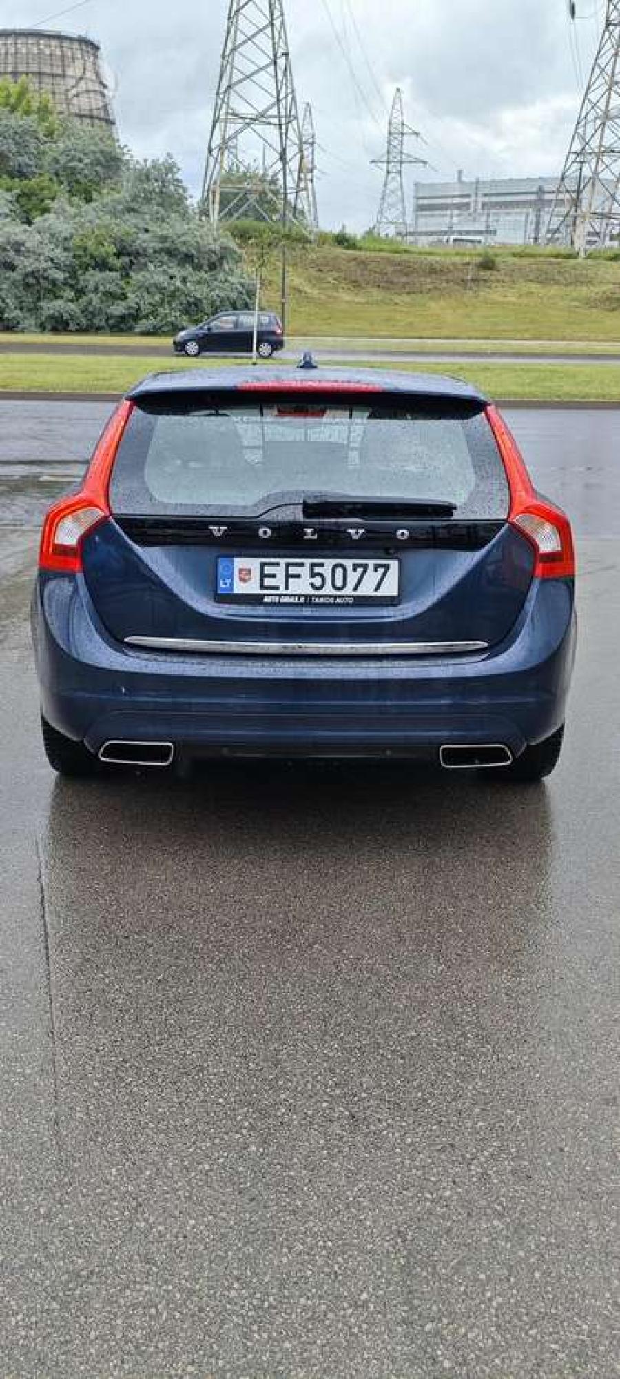 Blue Volvo V60 2015 in Kaunas, with an engine capacity of 2.40 L and mileage of 246 thousand km for 6399 €, photo 10 on AUTOMOTO.COM.LV