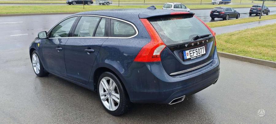 Blue Volvo V60 2015 in Kaunas, with an engine capacity of 2.40 L and mileage of 246 thousand km for 6399 €, photo 11 on AUTOMOTO.COM.LV