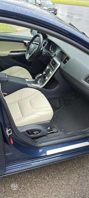 Blue Volvo V60 2015 in Kaunas, with an engine capacity of 2.40 L and mileage of 246 thousand km for 6399 €, photo 20 on AUTOMOTO.COM.LV