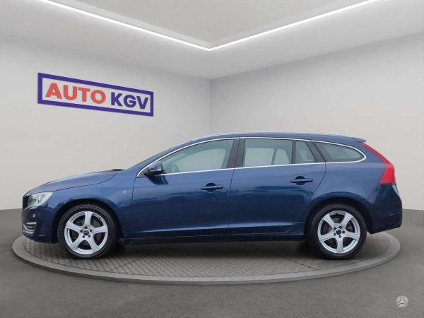 Zils Volvo V60 2015 Viļņa, ar dzinēja tilpumu 2.00 L un nobraukumu 261 tūkst. km par 5999 €, foto 2 vietnē AUTOMOTO.COM.LV