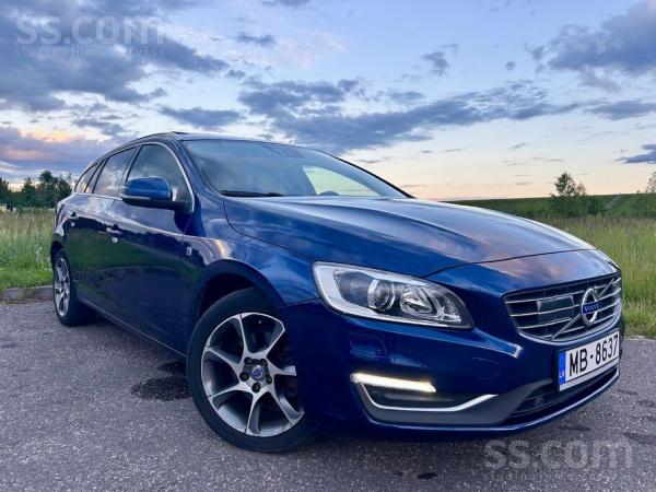 Zils Volvo V60 2015 Rīga, ar dzinēja tilpumu 2.00 L un nobraukumu 249 tūkst. km par 8700 €, foto 2 vietnē AUTOMOTO.COM.LV