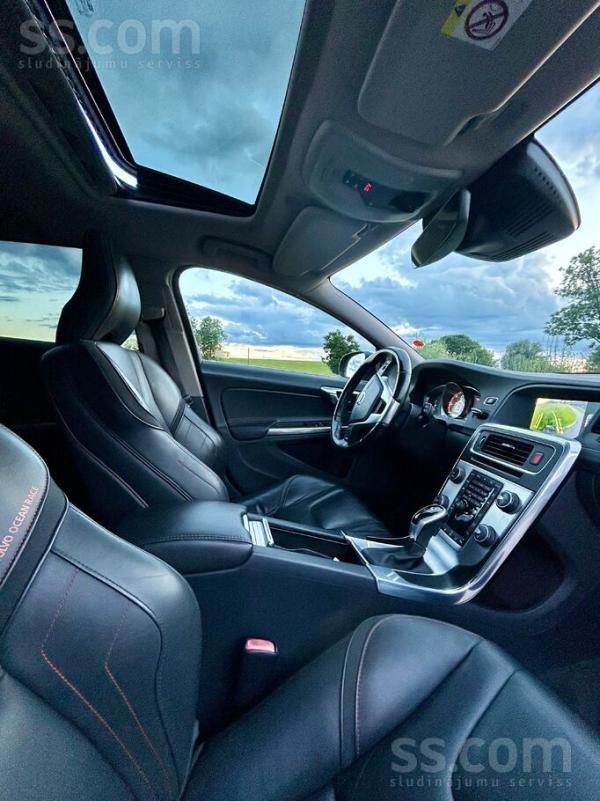 Zils Volvo V60 2015 Rīga, ar dzinēja tilpumu 2.00 L un nobraukumu 249 tūkst. km par 8700 €, foto 7 vietnē AUTOMOTO.COM.LV
