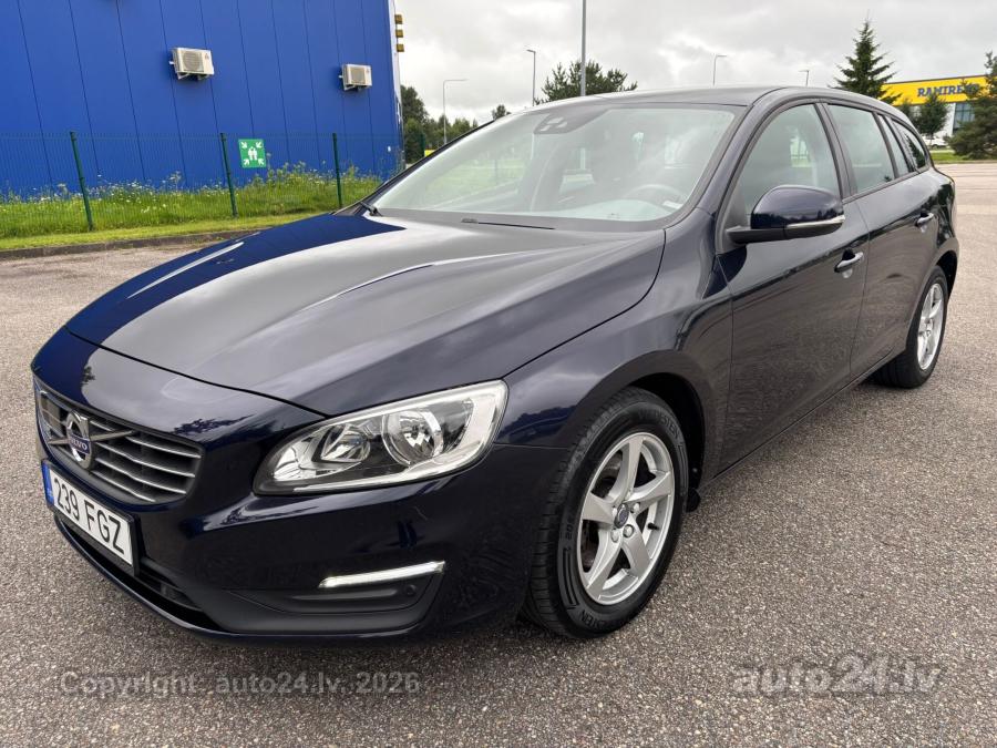 Zils Volvo V60 2015 Paide, ar dzinēja tilpumu 2.00 L un nobraukumu 265 tūkst. km par 7690 €, foto 1 vietnē AUTOMOTO.COM.LV
