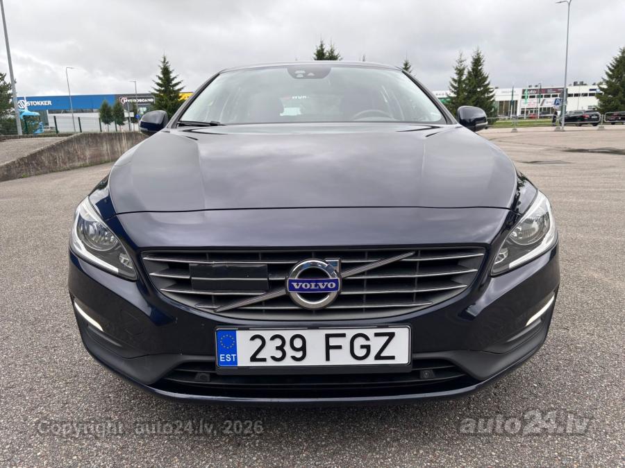 Zils Volvo V60 2015 Paide, ar dzinēja tilpumu 2.00 L un nobraukumu 265 tūkst. km par 7690 €, foto 3 vietnē AUTOMOTO.COM.LV