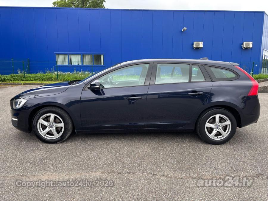 Zils Volvo V60 2015 Paide, ar dzinēja tilpumu 2.00 L un nobraukumu 265 tūkst. km par 7690 €, foto 4 vietnē AUTOMOTO.COM.LV