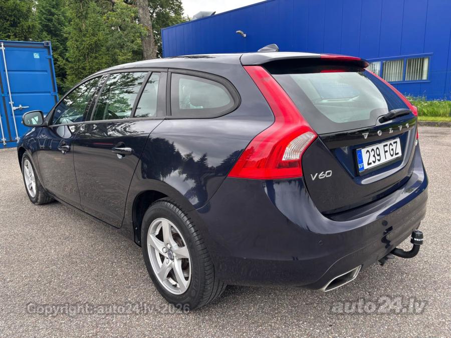 Zils Volvo V60 2015 Paide, ar dzinēja tilpumu 2.00 L un nobraukumu 265 tūkst. km par 7690 €, foto 5 vietnē AUTOMOTO.COM.LV