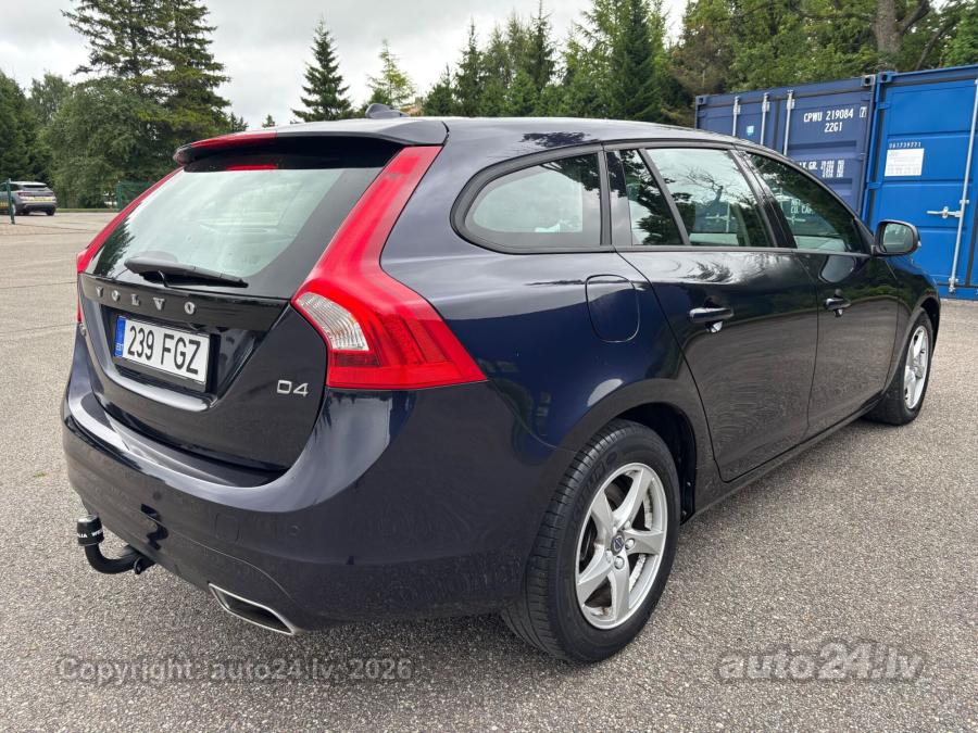 Zils Volvo V60 2015 Paide, ar dzinēja tilpumu 2.00 L un nobraukumu 265 tūkst. km par 7690 €, foto 6 vietnē AUTOMOTO.COM.LV