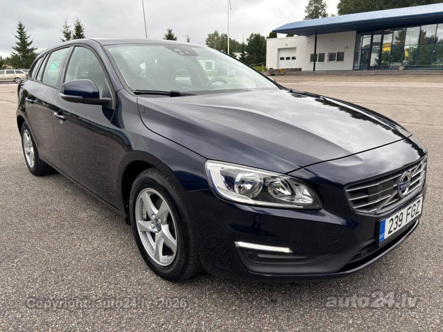 Zils Volvo V60 2015 Paide, ar dzinēja tilpumu 2.00 L un nobraukumu 265 tūkst. km par 7690 €, foto 7 vietnē AUTOMOTO.COM.LV